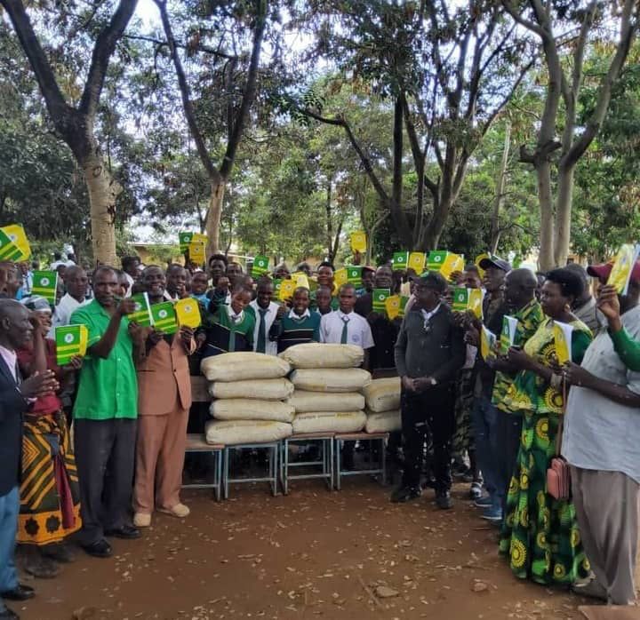 PROFESA MUHONGO ACHANGIA MIFUKO 100 YA SARUJI KUWEZESHA UJENZI WA ...