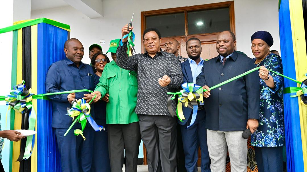 WAZIRI MKUU AZINDUA BWALO NA BWENI SHULE YA SEKONDARI KIBASILA - New ...