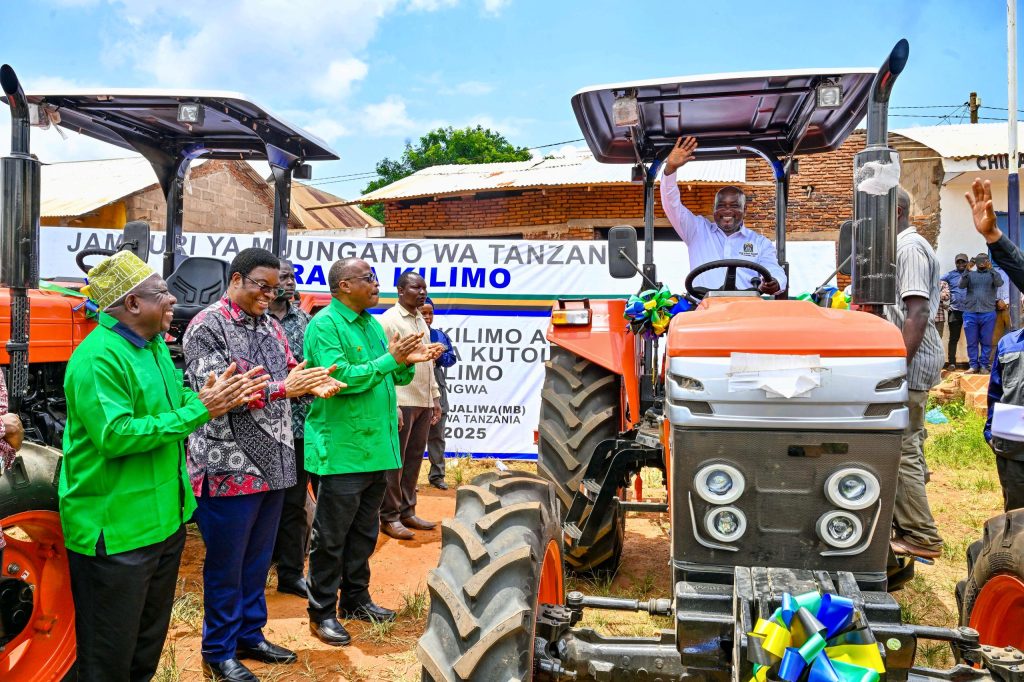 WAZIRI MKUU ASHUHUDIA MAKABIDHIANO YA ZANA ZA KILIMO - New Times Tanzania